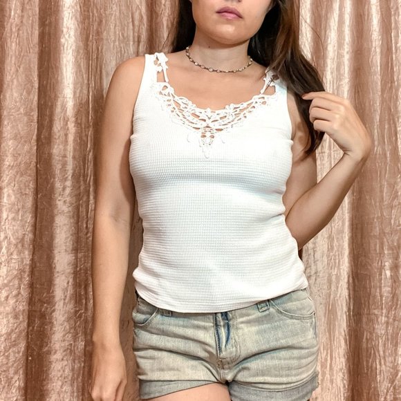 Bisou Bisou | Tops | Bisou Bisou White Textured Tank W Lace Neck Line ...